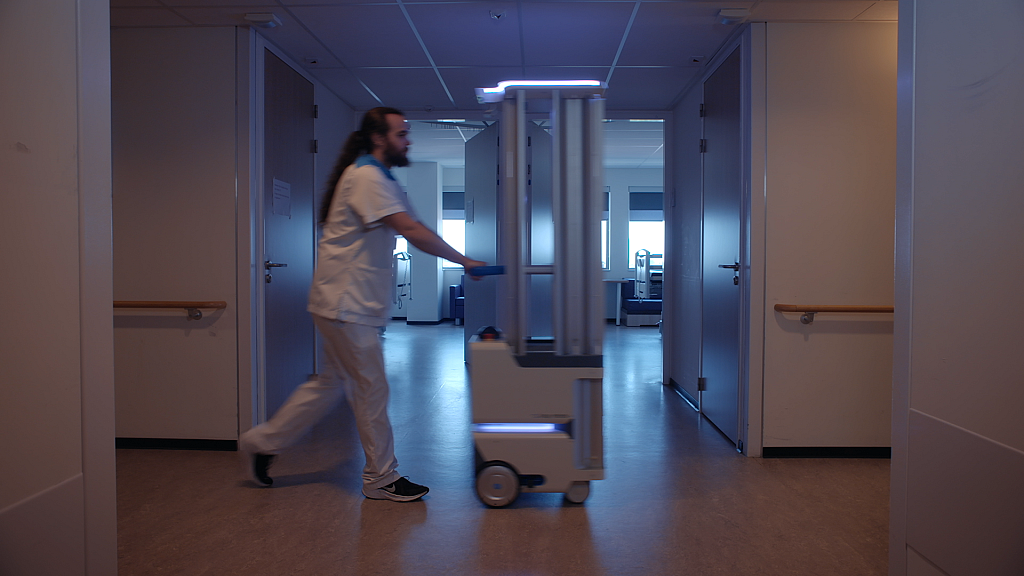 Smart disinfection in hospitals with Loop Robots… | KPN IoT
